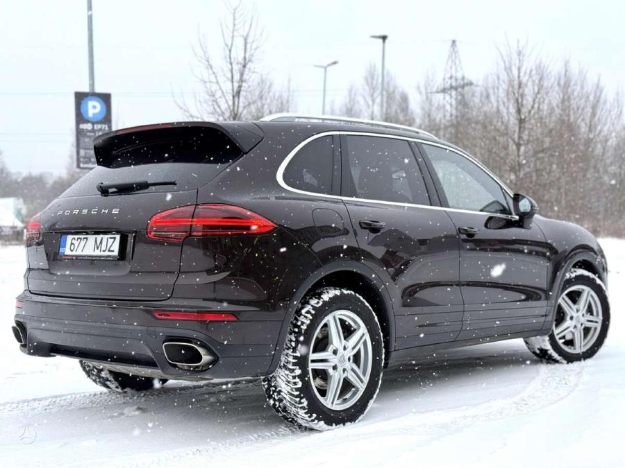 Brūns Porsche Cayenne 2015 Tallina, ar dzinēja tilpumu 2.97 L un nobraukumu 112 tūkst. km par 28500 €, foto 4 vietnē AUTOMOTO.COM.LV