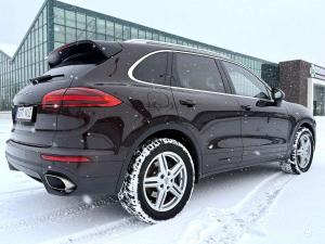 Brūns Porsche Cayenne 2015 Tallina, ar dzinēja tilpumu 2.97 L un nobraukumu 112 tūkst. km par 28500 €, foto 9 vietnē AUTOMOTO.COM.LV