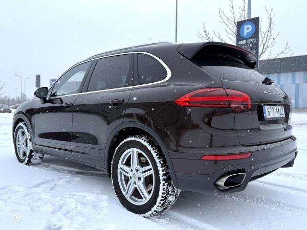 Brown Porsche Cayenne 2015 in Tallinn, with an engine capacity of 2.97 L and mileage of 112 thousand km for 28500 €, photo 10 on AUTOMOTO.COM.LV