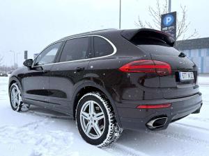 Brūns Porsche Cayenne 2015 Tallina, ar dzinēja tilpumu 2.97 L un nobraukumu 112 tūkst. km par 28500 €, foto 10 vietnē AUTOMOTO.COM.LV