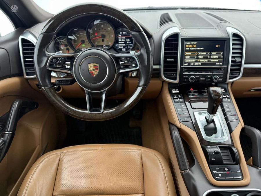 Brūns Porsche Cayenne 2015 Tallina, ar dzinēja tilpumu 2.97 L un nobraukumu 112 tūkst. km par 28500 €, foto 13 vietnē AUTOMOTO.COM.LV