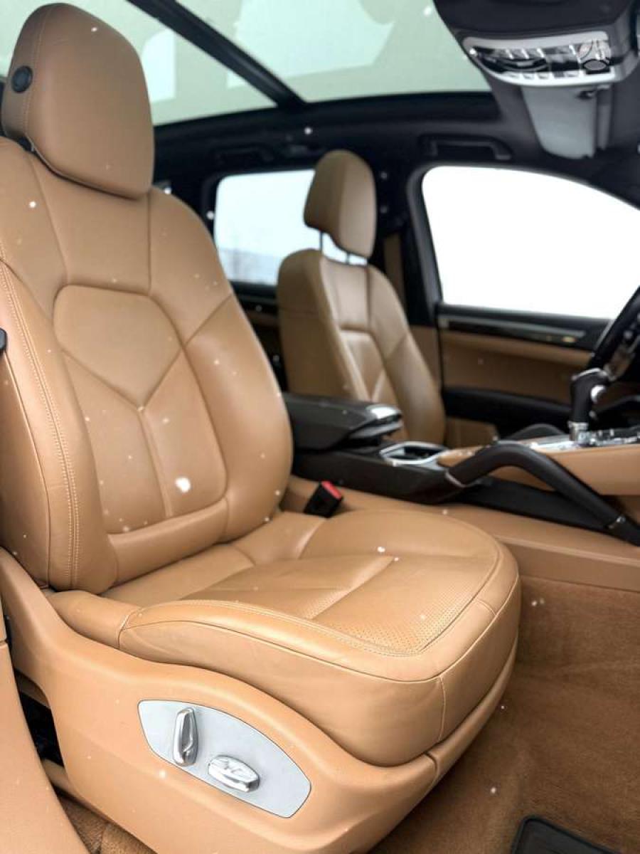 Brūns Porsche Cayenne 2015 Tallina, ar dzinēja tilpumu 2.97 L un nobraukumu 112 tūkst. km par 28500 €, foto 16 vietnē AUTOMOTO.COM.LV