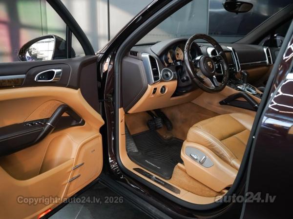 Brūns Porsche Cayenne 2015 Tallina, ar dzinēja tilpumu 3.00 L un nobraukumu 112 tūkst. km par 30900 €, foto 5 vietnē AUTOMOTO.COM.LV