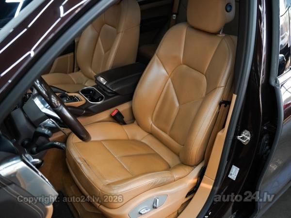 Brūns Porsche Cayenne 2015 Tallina, ar dzinēja tilpumu 3.00 L un nobraukumu 112 tūkst. km par 30900 €, foto 6 vietnē AUTOMOTO.COM.LV