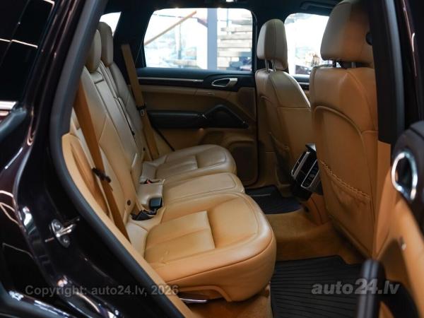 Brūns Porsche Cayenne 2015 Tallina, ar dzinēja tilpumu 3.00 L un nobraukumu 112 tūkst. km par 30900 €, foto 8 vietnē AUTOMOTO.COM.LV
