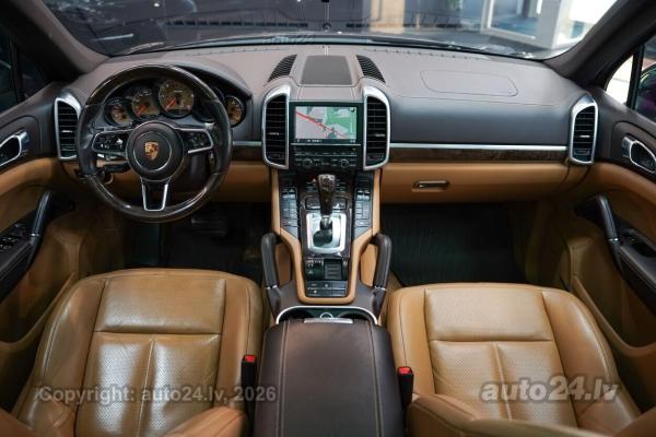 Brūns Porsche Cayenne 2015 Tallina, ar dzinēja tilpumu 3.00 L un nobraukumu 112 tūkst. km par 30900 €, foto 9 vietnē AUTOMOTO.COM.LV