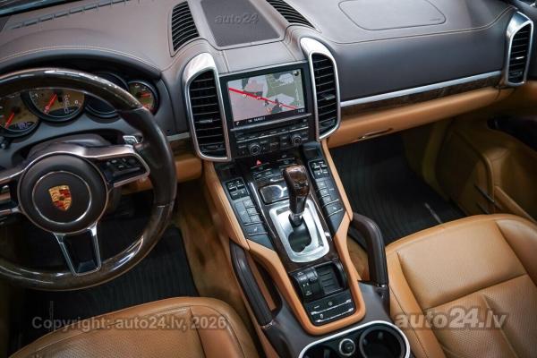 Brūns Porsche Cayenne 2015 Tallina, ar dzinēja tilpumu 3.00 L un nobraukumu 112 tūkst. km par 30900 €, foto 11 vietnē AUTOMOTO.COM.LV