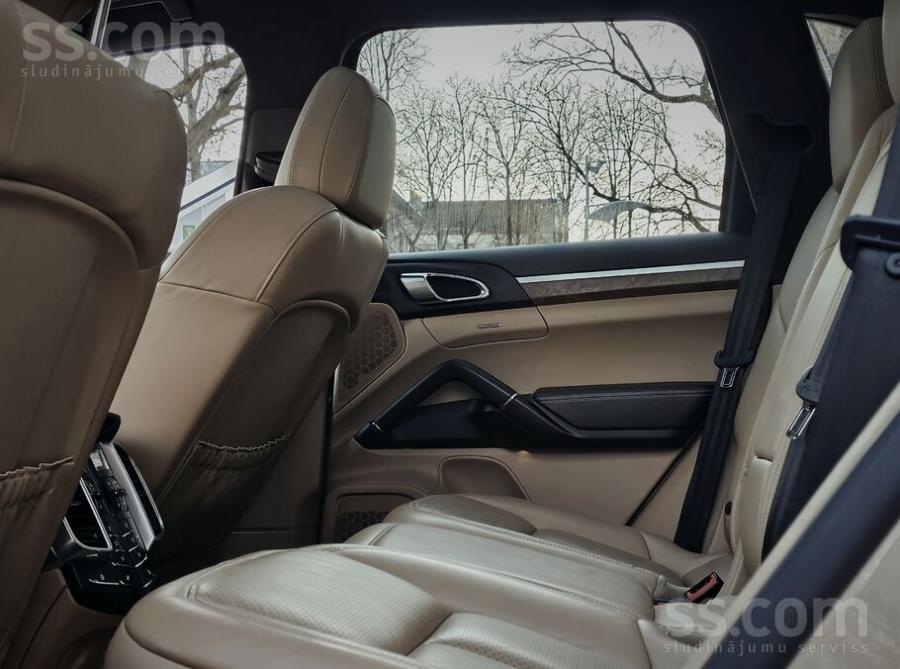 Brūns Porsche Cayenne 2015 Jelgava, ar dzinēja tilpumu 3.60 L un nobraukumu 215 tūkst. km par 25900 €, foto 13 vietnē AUTOMOTO.COM.LV