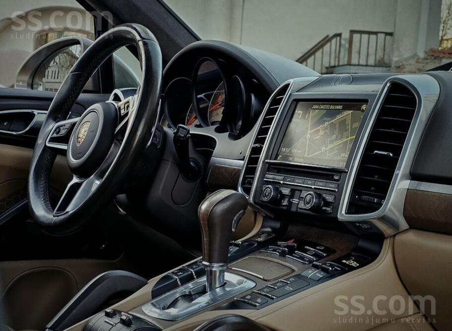 Brūns Porsche Cayenne 2015 Jelgava, ar dzinēja tilpumu 3.60 L un nobraukumu 215 tūkst. km par 25900 €, foto 15 vietnē AUTOMOTO.COM.LV