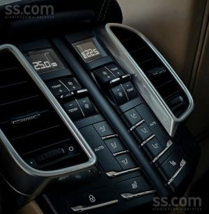 Brūns Porsche Cayenne 2015 Jelgava, ar dzinēja tilpumu 3.60 L un nobraukumu 215 tūkst. km par 25900 €, foto 17 vietnē AUTOMOTO.COM.LV