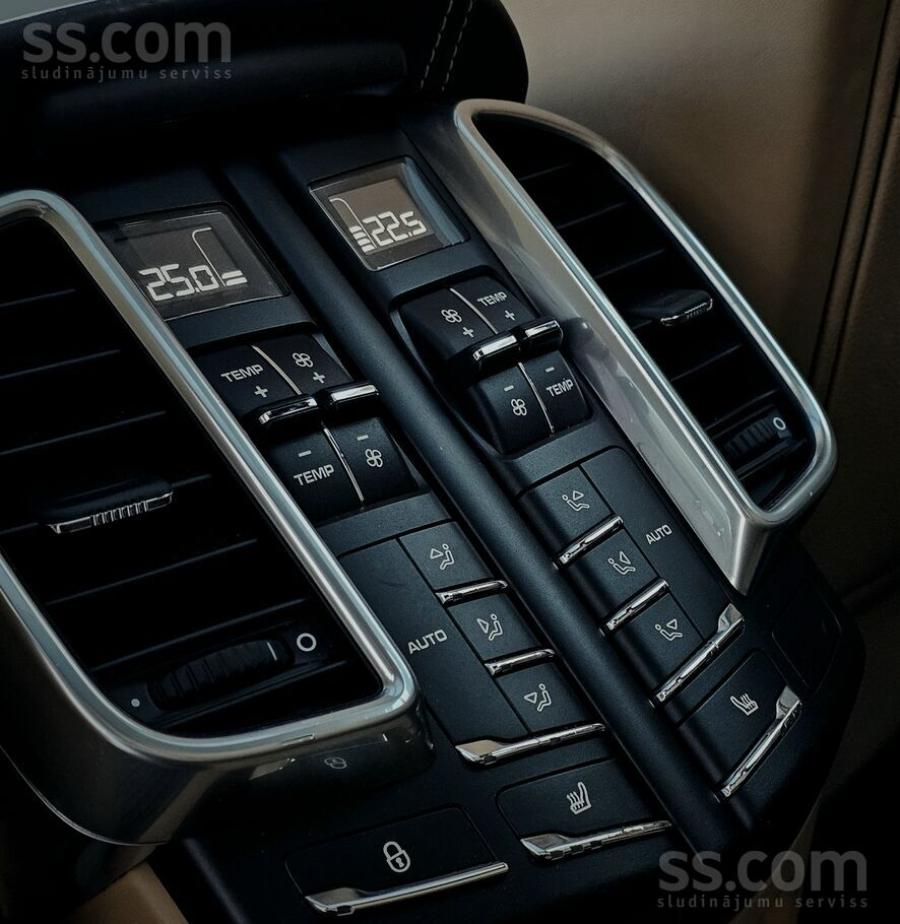 Brūns Porsche Cayenne 2015 Jelgava, ar dzinēja tilpumu 3.60 L un nobraukumu 215 tūkst. km par 25900 €, foto 17 vietnē AUTOMOTO.COM.LV
