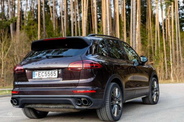 Brūns Porsche Cayenne 2015 Klaipėda, ar dzinēja tilpumu 3.00 L un nobraukumu 168 tūkst. km par 19999 €, foto 3 vietnē AUTOMOTO.COM.LV