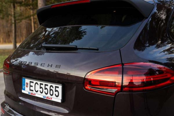 Brūns Porsche Cayenne 2015 Klaipėda, ar dzinēja tilpumu 3.00 L un nobraukumu 168 tūkst. km par 19999 €, foto 7 vietnē AUTOMOTO.COM.LV
