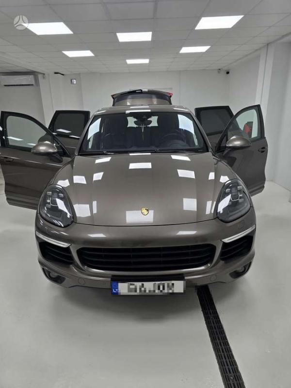 Brūns Porsche Cayenne 2015 Širvintos, ar dzinēja tilpumu 2.97 L un nobraukumu 250 tūkst. km par 22500 €, foto 2 vietnē AUTOMOTO.COM.LV