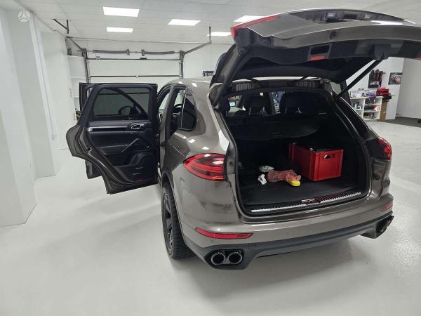 Brūns Porsche Cayenne 2015 Širvintos, ar dzinēja tilpumu 2.97 L un nobraukumu 250 tūkst. km par 22500 €, foto 9 vietnē AUTOMOTO.COM.LV