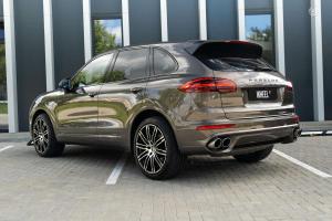 Brūns Porsche Cayenne 2015 Viļņa, ar dzinēja tilpumu 4.13 L un nobraukumu 216 tūkst. km par 28999 €, foto 4 vietnē AUTOMOTO.COM.LV