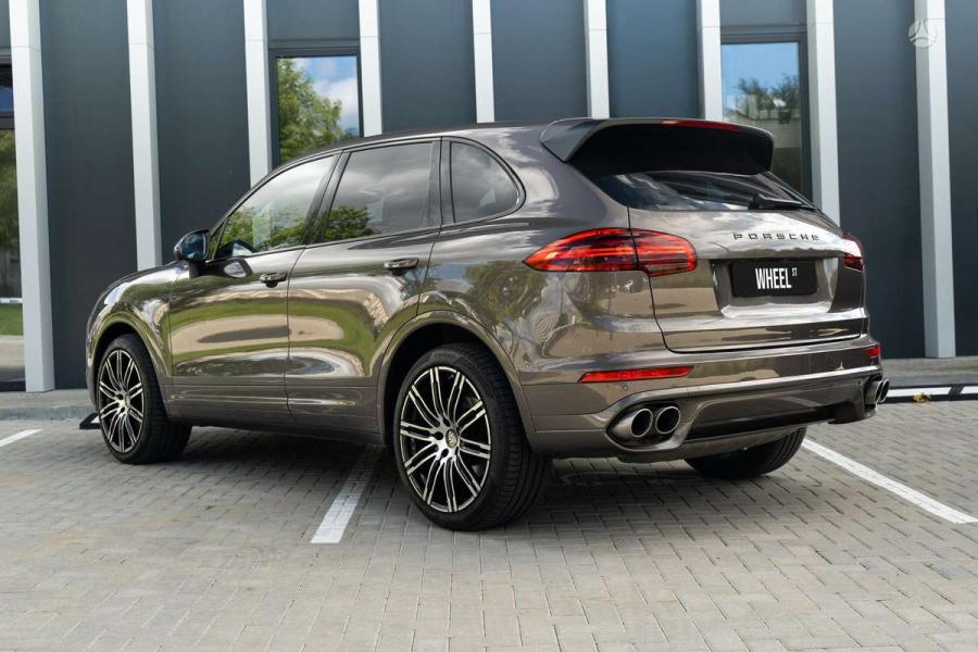 Brūns Porsche Cayenne 2015 Viļņa, ar dzinēja tilpumu 4.13 L un nobraukumu 216 tūkst. km par 28999 €, foto 4 vietnē AUTOMOTO.COM.LV