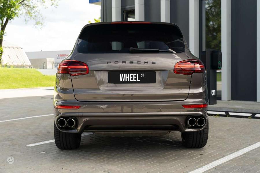 Brūns Porsche Cayenne 2015 Viļņa, ar dzinēja tilpumu 4.13 L un nobraukumu 216 tūkst. km par 28999 €, foto 5 vietnē AUTOMOTO.COM.LV