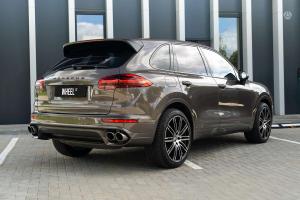 Brūns Porsche Cayenne 2015 Viļņa, ar dzinēja tilpumu 4.13 L un nobraukumu 216 tūkst. km par 28999 €, foto 6 vietnē AUTOMOTO.COM.LV