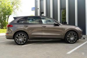 Brūns Porsche Cayenne 2015 Viļņa, ar dzinēja tilpumu 4.13 L un nobraukumu 216 tūkst. km par 28999 €, foto 7 vietnē AUTOMOTO.COM.LV