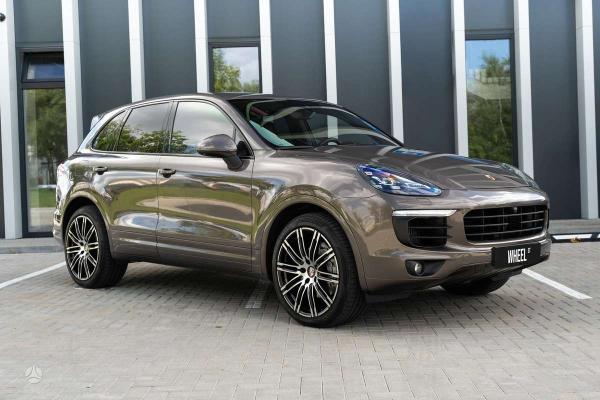 Brūns Porsche Cayenne 2015 Viļņa, ar dzinēja tilpumu 4.13 L un nobraukumu 216 tūkst. km par 28999 €, foto 7 vietnē AUTOMOTO.COM.LV