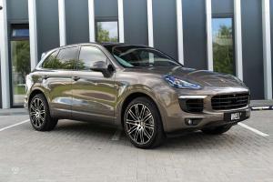 Brūns Porsche Cayenne 2015 Viļņa, ar dzinēja tilpumu 4.13 L un nobraukumu 216 tūkst. km par 28999 €, foto 8 vietnē AUTOMOTO.COM.LV