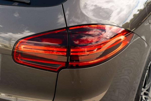 Brūns Porsche Cayenne 2015 Viļņa, ar dzinēja tilpumu 4.13 L un nobraukumu 216 tūkst. km par 28999 €, foto 10 vietnē AUTOMOTO.COM.LV