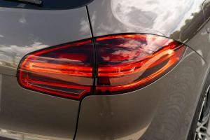Brūns Porsche Cayenne 2015 Viļņa, ar dzinēja tilpumu 4.13 L un nobraukumu 216 tūkst. km par 28999 €, foto 11 vietnē AUTOMOTO.COM.LV