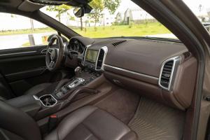 Brūns Porsche Cayenne 2015 Viļņa, ar dzinēja tilpumu 4.13 L un nobraukumu 216 tūkst. km par 28999 €, foto 19 vietnē AUTOMOTO.COM.LV