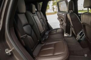 Brūns Porsche Cayenne 2015 Viļņa, ar dzinēja tilpumu 4.13 L un nobraukumu 216 tūkst. km par 28999 €, foto 22 vietnē AUTOMOTO.COM.LV