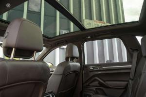 Brūns Porsche Cayenne 2015 Viļņa, ar dzinēja tilpumu 4.13 L un nobraukumu 216 tūkst. km par 28999 €, foto 23 vietnē AUTOMOTO.COM.LV