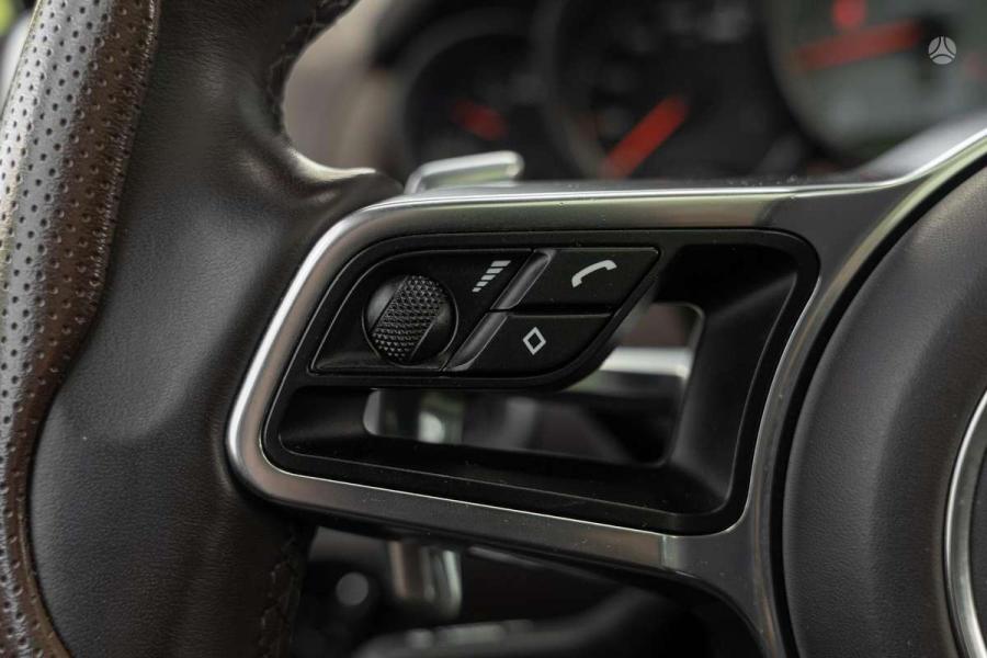 Brūns Porsche Cayenne 2015 Viļņa, ar dzinēja tilpumu 4.13 L un nobraukumu 216 tūkst. km par 28999 €, foto 26 vietnē AUTOMOTO.COM.LV