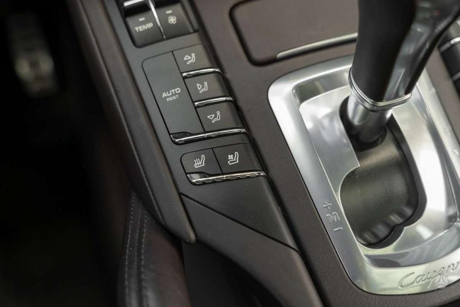 Brūns Porsche Cayenne 2015 Viļņa, ar dzinēja tilpumu 4.13 L un nobraukumu 216 tūkst. km par 28999 €, foto 34 vietnē AUTOMOTO.COM.LV