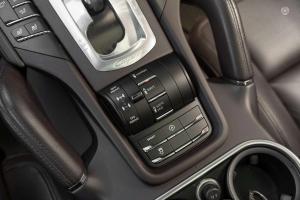 Brūns Porsche Cayenne 2015 Viļņa, ar dzinēja tilpumu 4.13 L un nobraukumu 216 tūkst. km par 28999 €, foto 35 vietnē AUTOMOTO.COM.LV
