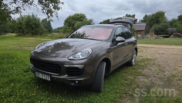 Brown Porsche Cayenne 2015 in Riga, with an engine capacity of 3.00 L and mileage of 212 thousand km for 31000 €, photo 1 on AUTOMOTO.COM.LV