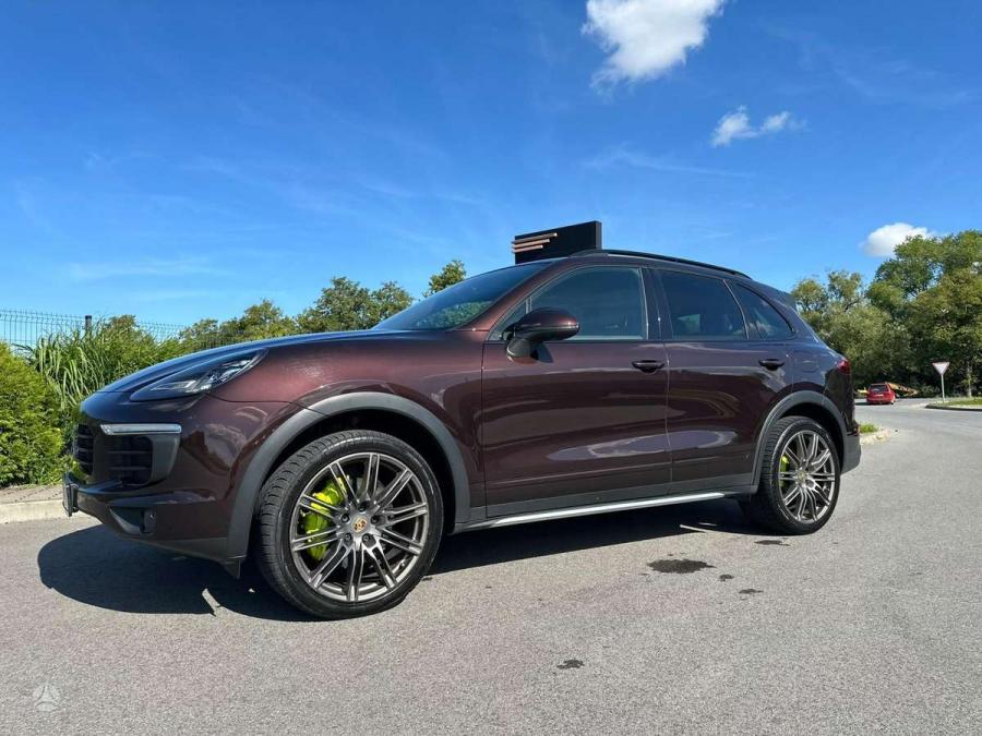 Brown Porsche Cayenne 2015 in Klaipeda, with an engine capacity of 3.00 L and mileage of 170 thousand km for 18000 €, photo 4 on AUTOMOTO.COM.LV