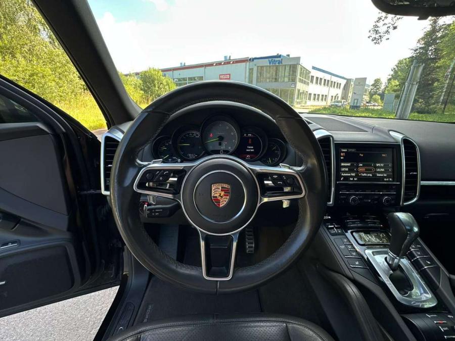 Brown Porsche Cayenne 2015 in Klaipeda, with an engine capacity of 3.00 L and mileage of 170 thousand km for 18000 €, photo 8 on AUTOMOTO.COM.LV