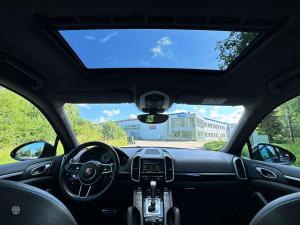 Brown Porsche Cayenne 2015 in Klaipeda, with an engine capacity of 3.00 L and mileage of 170 thousand km for 18000 €, photo 12 on AUTOMOTO.COM.LV