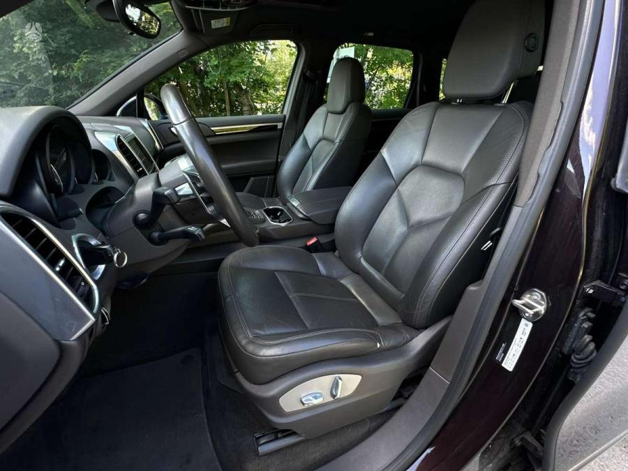 Brown Porsche Cayenne 2015 in Klaipeda, with an engine capacity of 3.00 L and mileage of 170 thousand km for 18000 €, photo 13 on AUTOMOTO.COM.LV