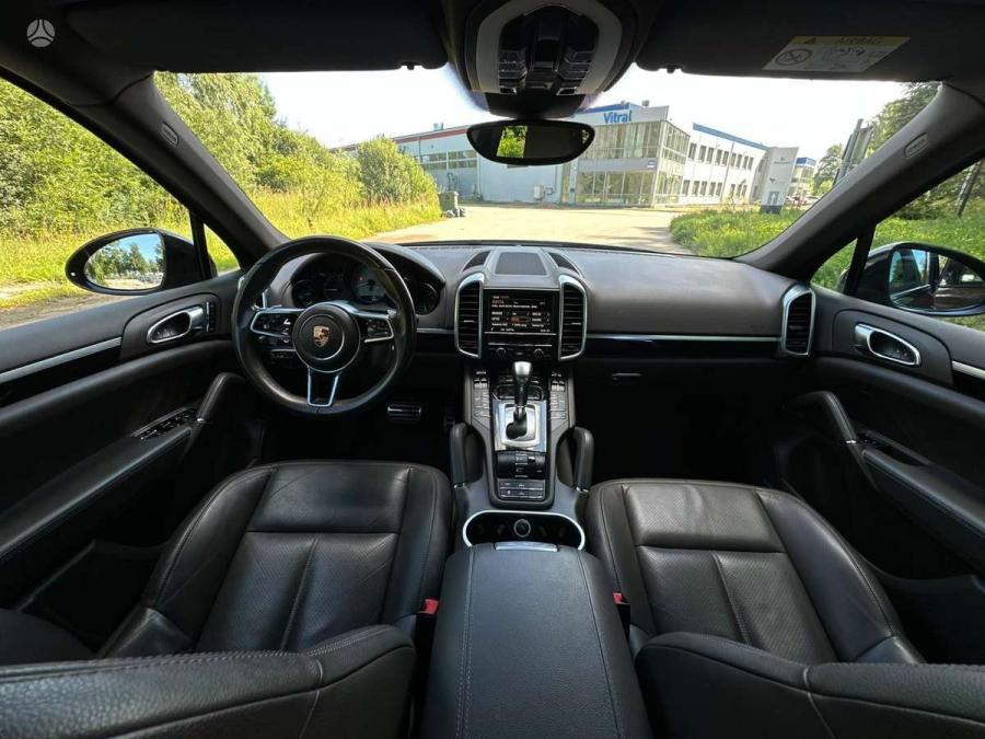 Brown Porsche Cayenne 2015 in Klaipeda, with an engine capacity of 3.00 L and mileage of 170 thousand km for 18000 €, photo 14 on AUTOMOTO.COM.LV