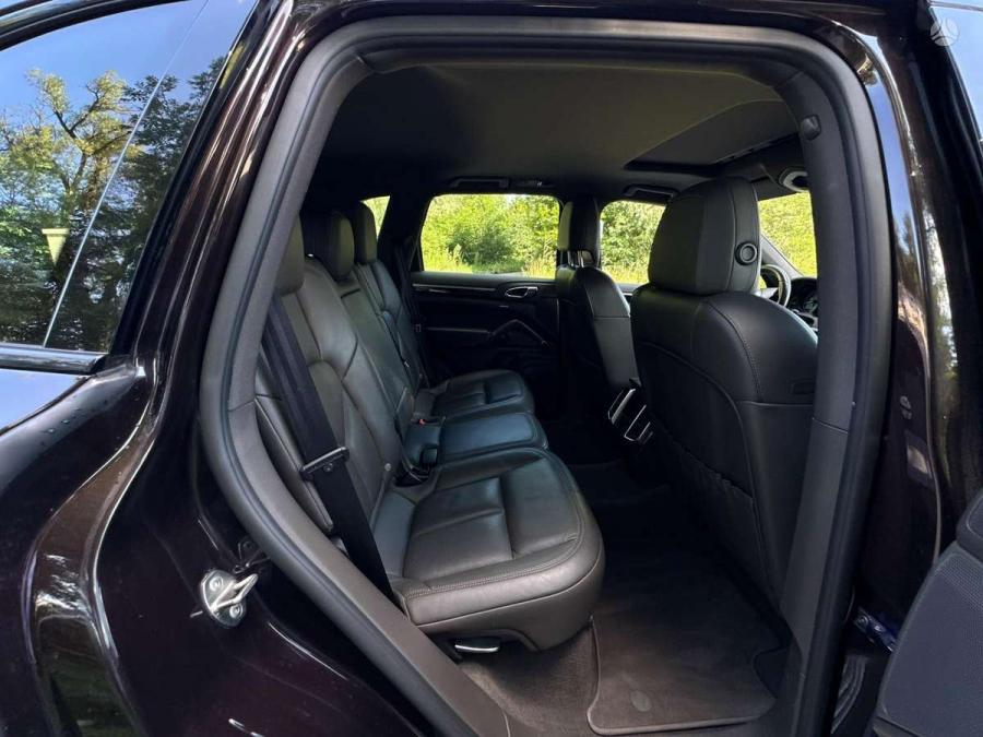 Brown Porsche Cayenne 2015 in Klaipeda, with an engine capacity of 3.00 L and mileage of 170 thousand km for 18000 €, photo 15 on AUTOMOTO.COM.LV