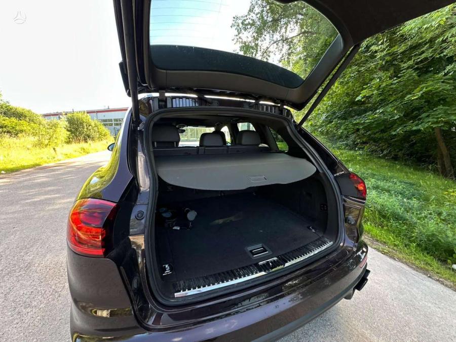 Brown Porsche Cayenne 2015 in Klaipeda, with an engine capacity of 3.00 L and mileage of 170 thousand km for 18000 €, photo 17 on AUTOMOTO.COM.LV