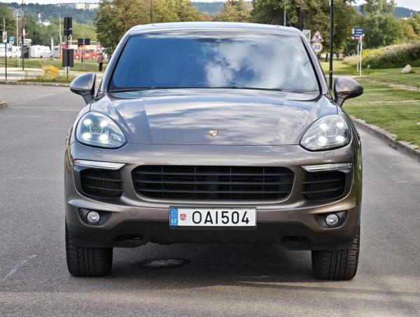 Brown Porsche Cayenne 2015 in Vilnius, with an engine capacity of 2.97 L and mileage of 254 thousand km for 21500 €, photo 3 on AUTOMOTO.COM.LV