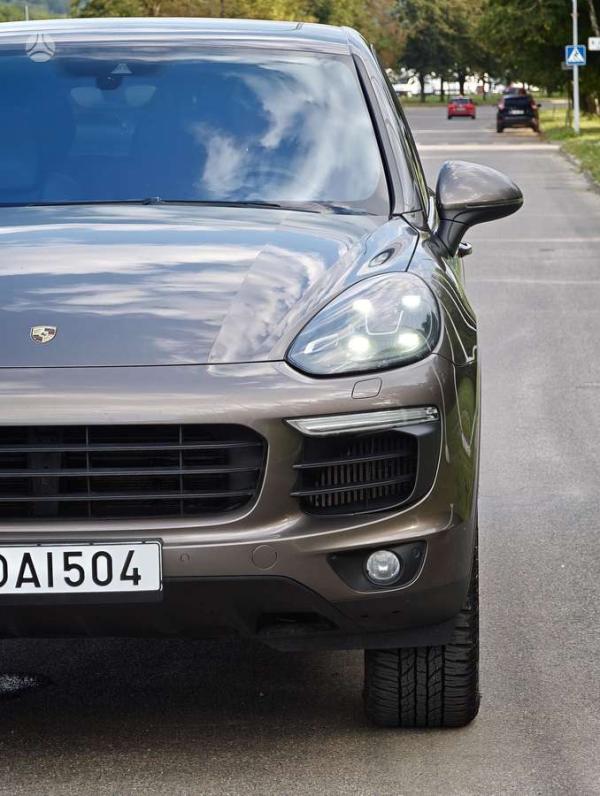 Brown Porsche Cayenne 2015 in Vilnius, with an engine capacity of 2.97 L and mileage of 254 thousand km for 21500 €, photo 4 on AUTOMOTO.COM.LV