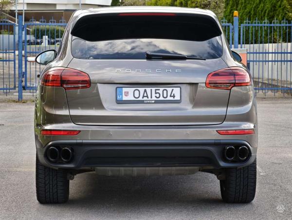Brown Porsche Cayenne 2015 in Vilnius, with an engine capacity of 2.97 L and mileage of 254 thousand km for 21500 €, photo 8 on AUTOMOTO.COM.LV