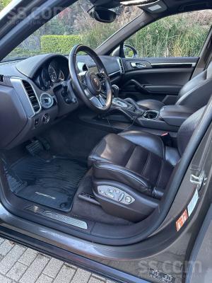 Brūns Porsche Cayenne 2015 Rīga, ar dzinēja tilpumu 3.00 L un nobraukumu 225 tūkst. km par 20750 €, foto 5 vietnē AUTOMOTO.COM.LV