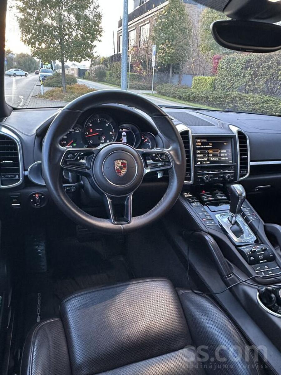 Brūns Porsche Cayenne 2015 Rīga, ar dzinēja tilpumu 3.00 L un nobraukumu 225 tūkst. km par 20750 €, foto 6 vietnē AUTOMOTO.COM.LV