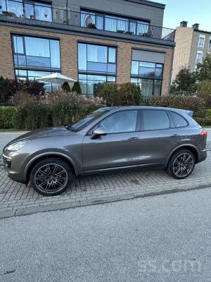 Brūns Porsche Cayenne 2015 Rīga, ar dzinēja tilpumu 3.00 L un nobraukumu 225 tūkst. km par 20750 €, foto 10 vietnē AUTOMOTO.COM.LV