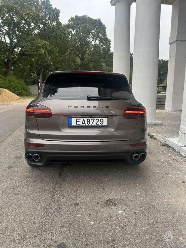 Brown Porsche Cayenne 2016 in Vilnius, with an engine capacity of 3.00 L and mileage of 234 thousand km for 22400 €, photo 6 on AUTOMOTO.COM.LV