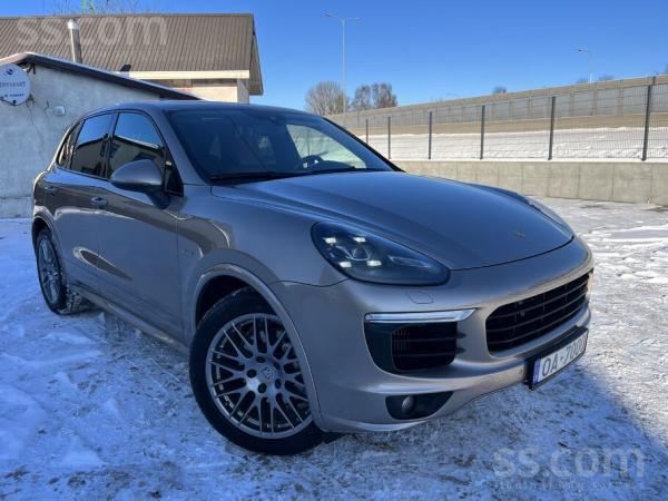 Brown Porsche Cayenne 2016 in Riga, with an engine capacity of 4.20 L and mileage of 202 thousand km for 34990 €, photo 2 on AUTOMOTO.COM.LV